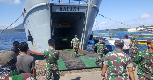 DEFENSE STUDIES: 4 M-113 Amphibi Arisgator Perkuat Yonif Raider Khusus ...