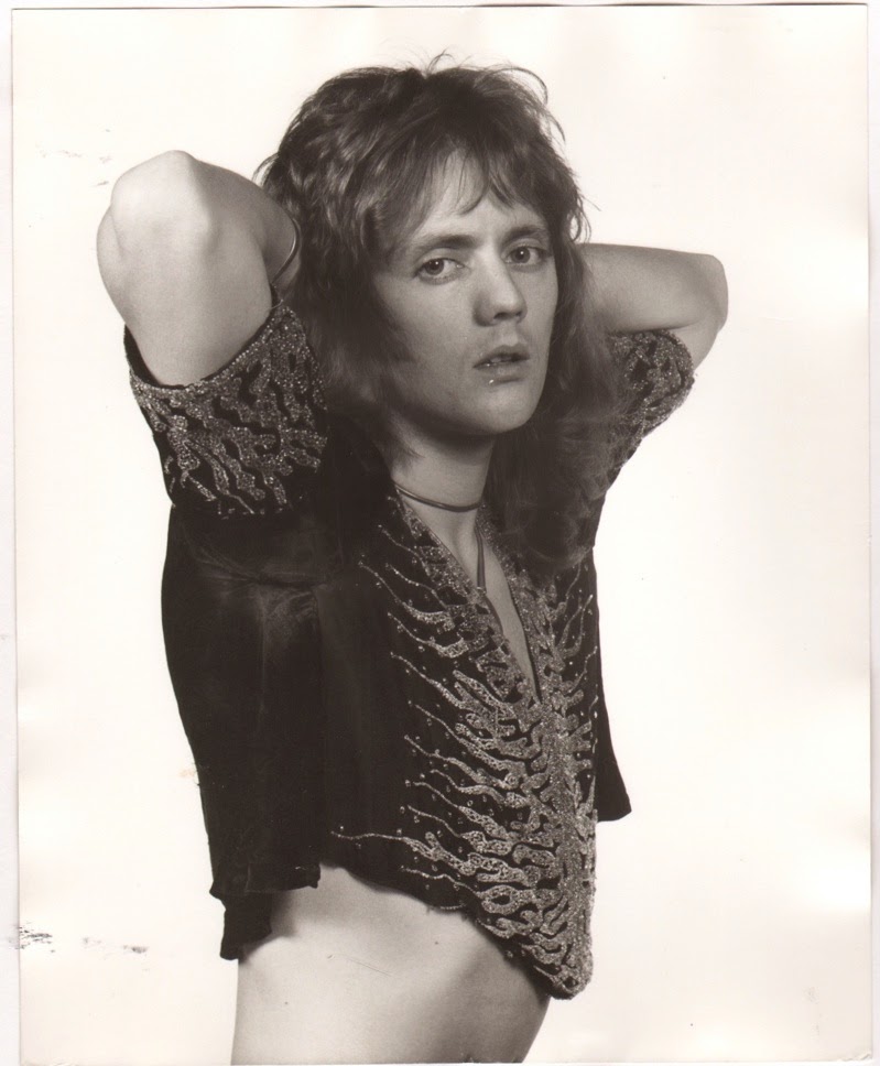 Roger Taylor (fotos tomadas por Mick Rock en 1974) | La bitácora de Queen