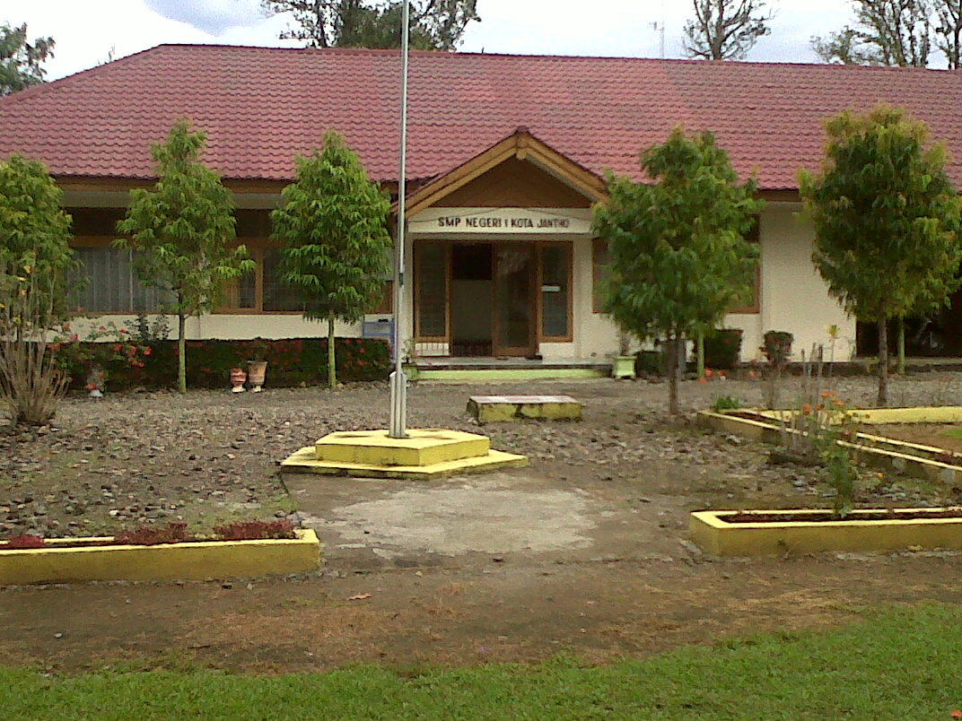 SMPN 1 KOTA JANTHO: Oktober 2012