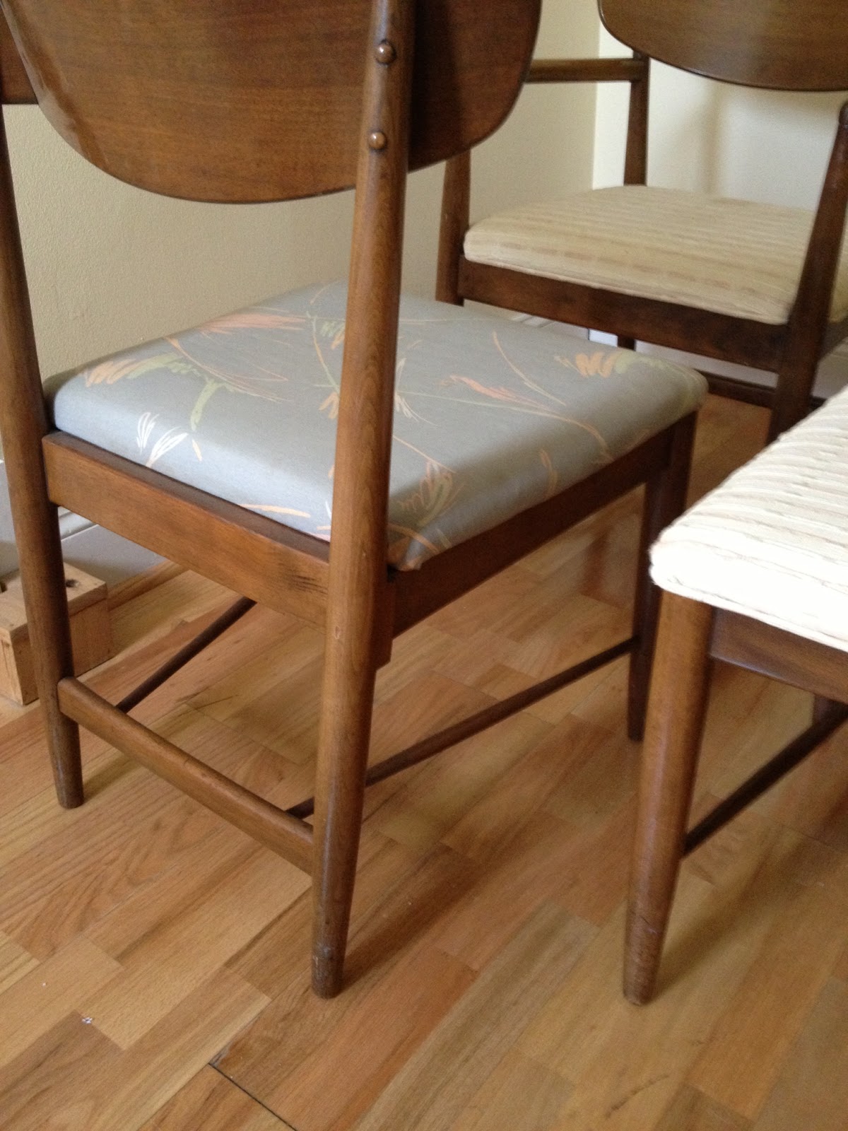 1970 Dogwood Street: Dining Chair :: Fabric Transformation!
