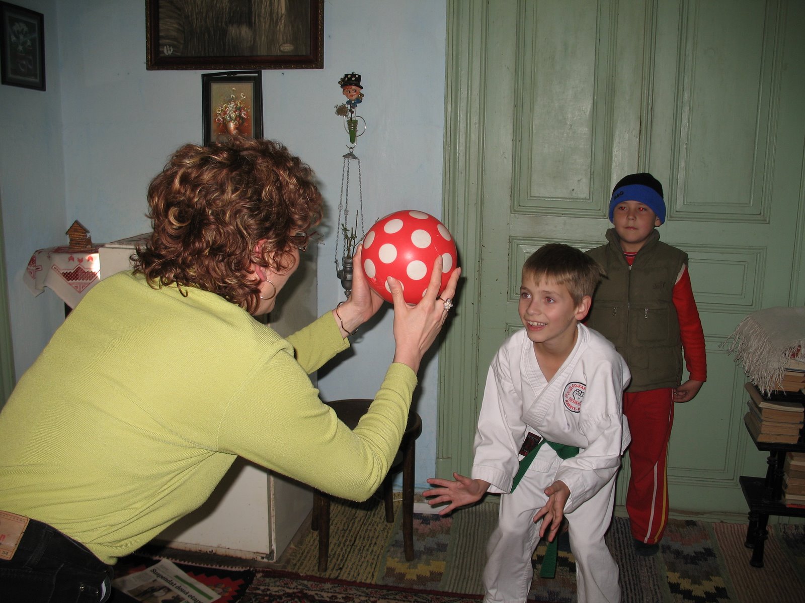 Jocuri pentru copii mari şi mici: Măgăruşul sau Măgaru-n mijloc