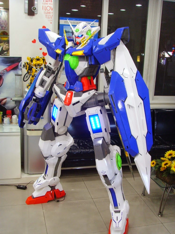 6 1/2 foot Paper Craft: Gundam Exia with LED