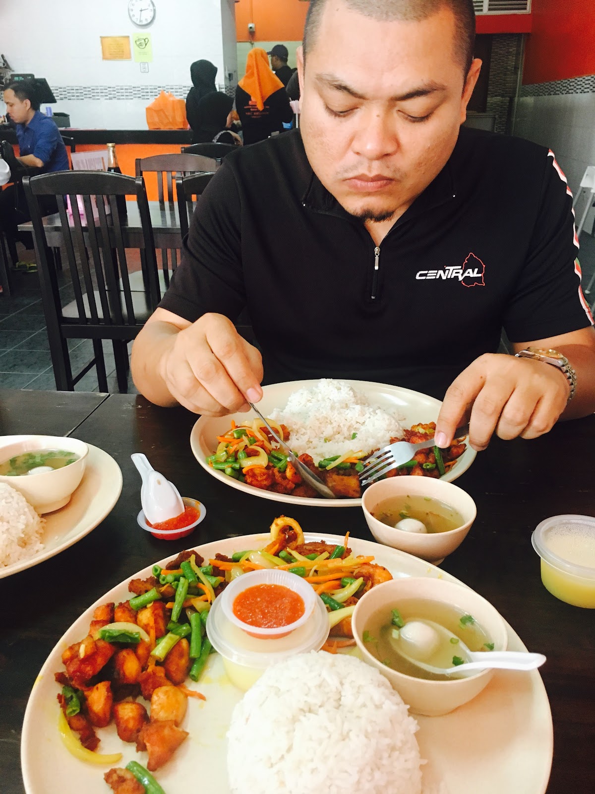 Ayam Goreng Kunyit Mat Rock Memang Best!