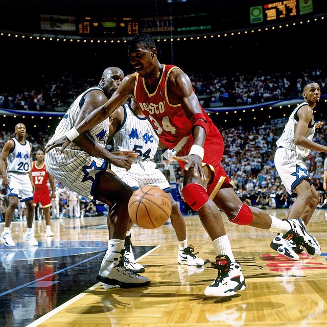 The Sports Alley: Classic NBA Throwbacks: Hakeem Schooling Shaq...1995 ...