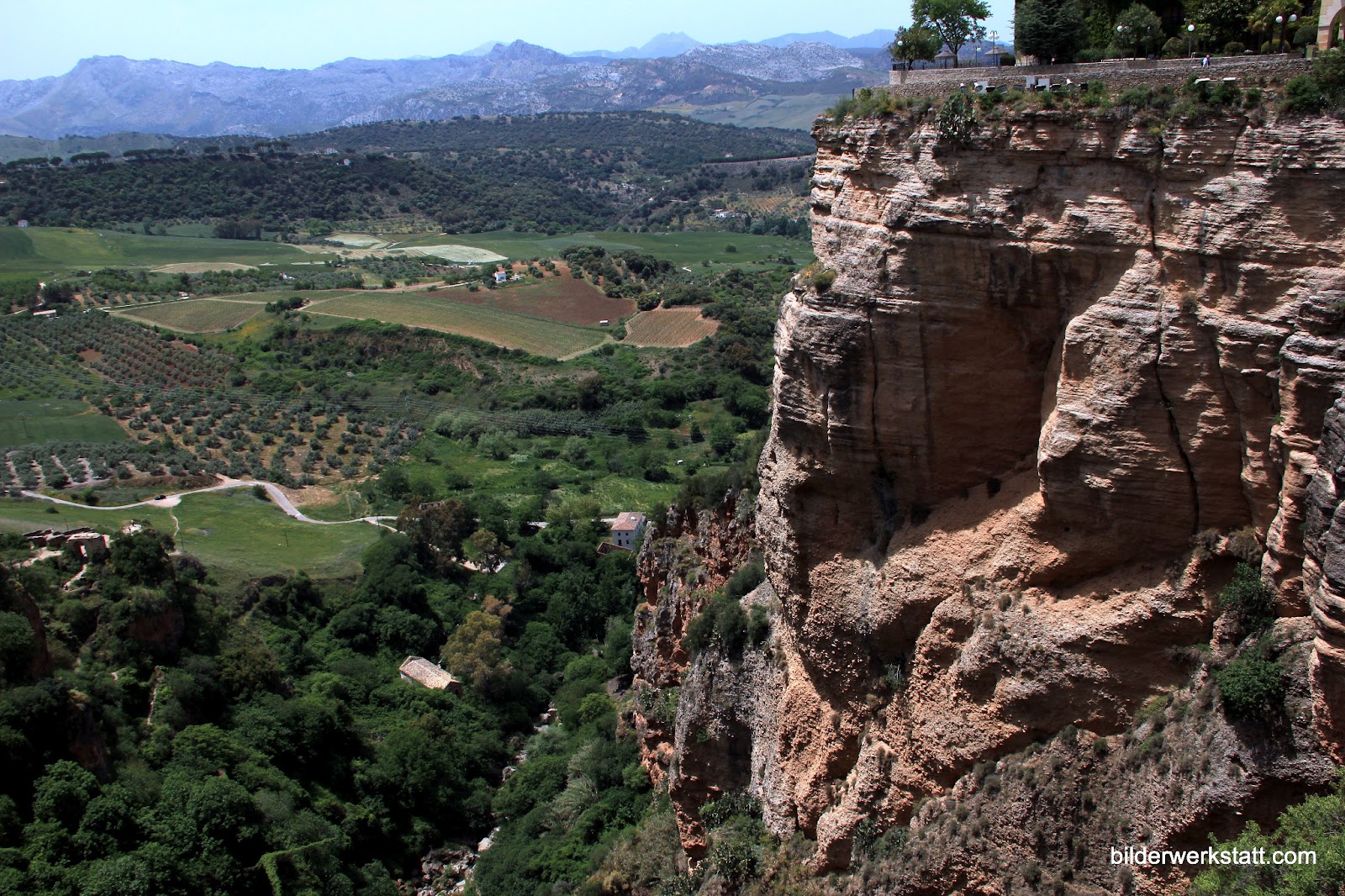 Frau am Werk: RONDAR RONDA