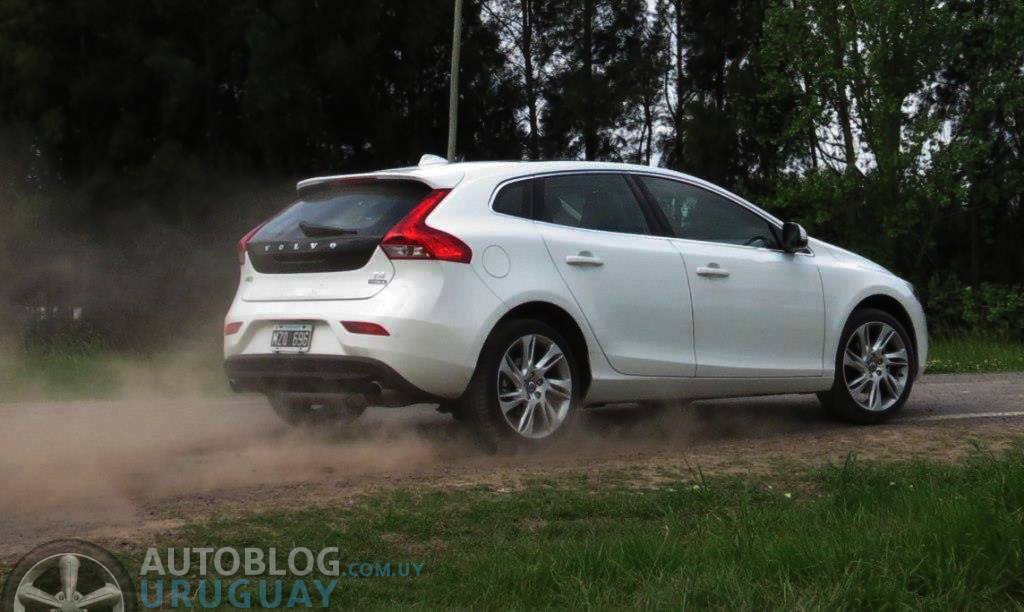 Contacto: Volvo V40 T4 M/T : Autoblog Uruguay | Autoblog.com.uy