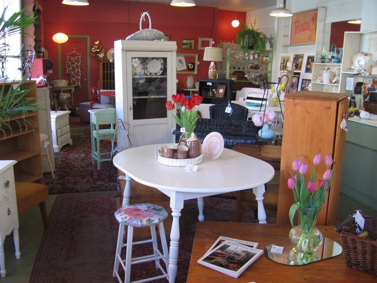 Happy Holidays: Kay's Corner and Thrift Store Inspiration