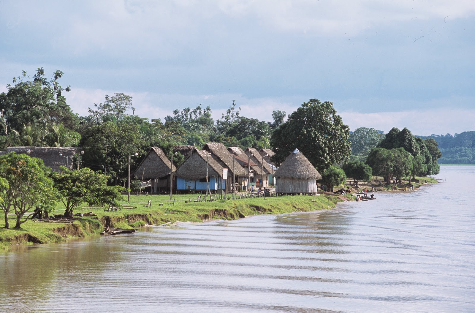 IMAGENES ETHEL: IMÁGENES DE LA SELVA PERUANA Y SUS RÍOS CAUDALOSOS