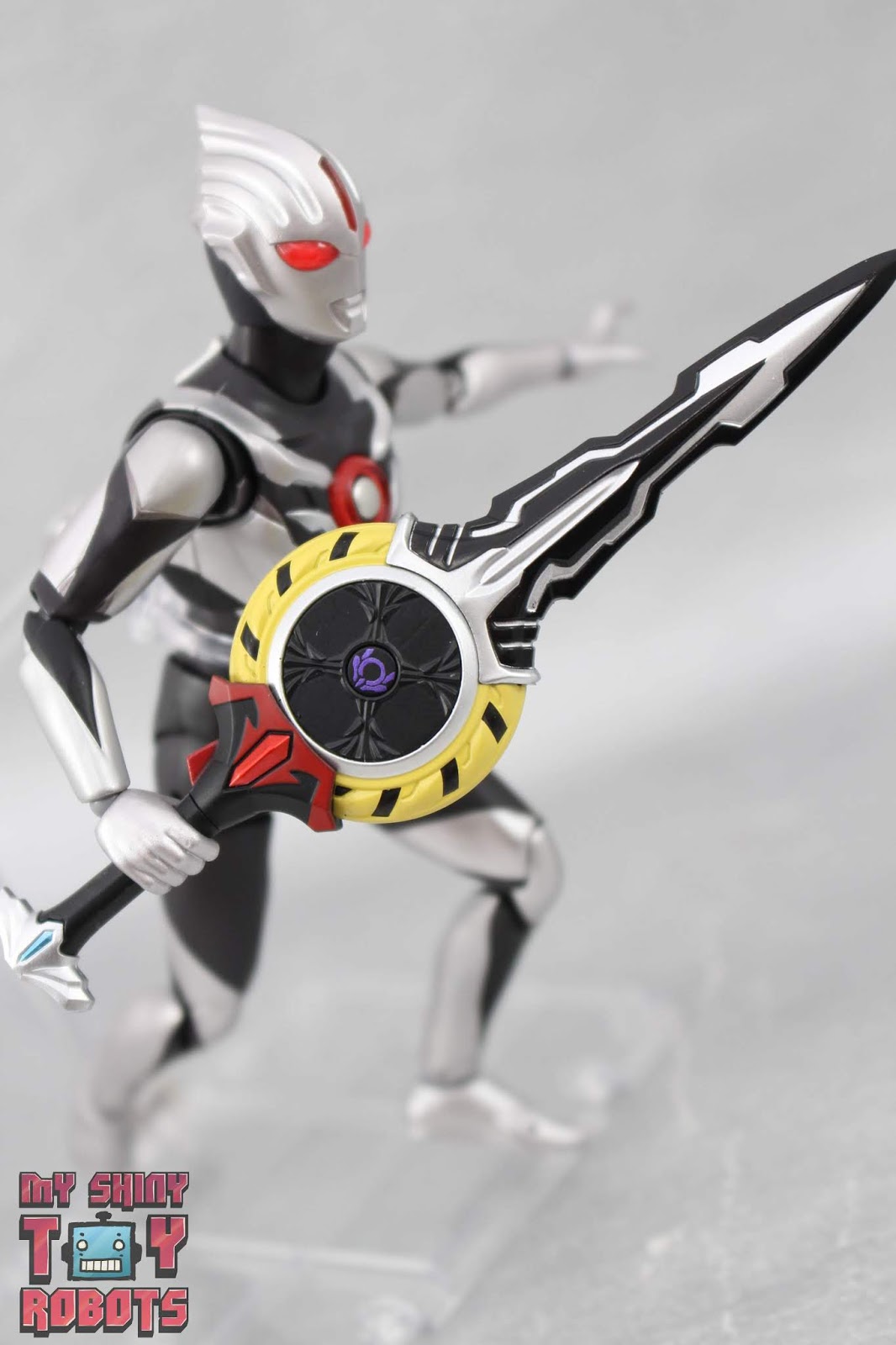 My Shiny Toy Robots: Toybox REVIEW: S.H. Figuarts Ultraman Orb Dark