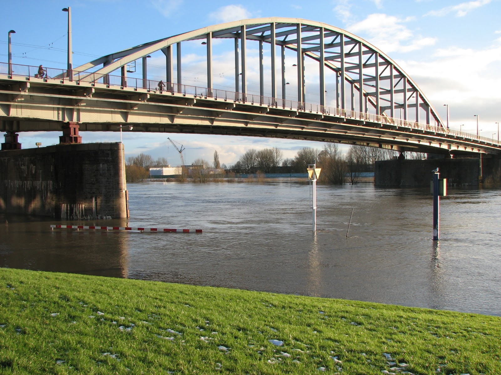 Roel Willemsen makelaar Arnhem: Langs de Rijn met hoog water