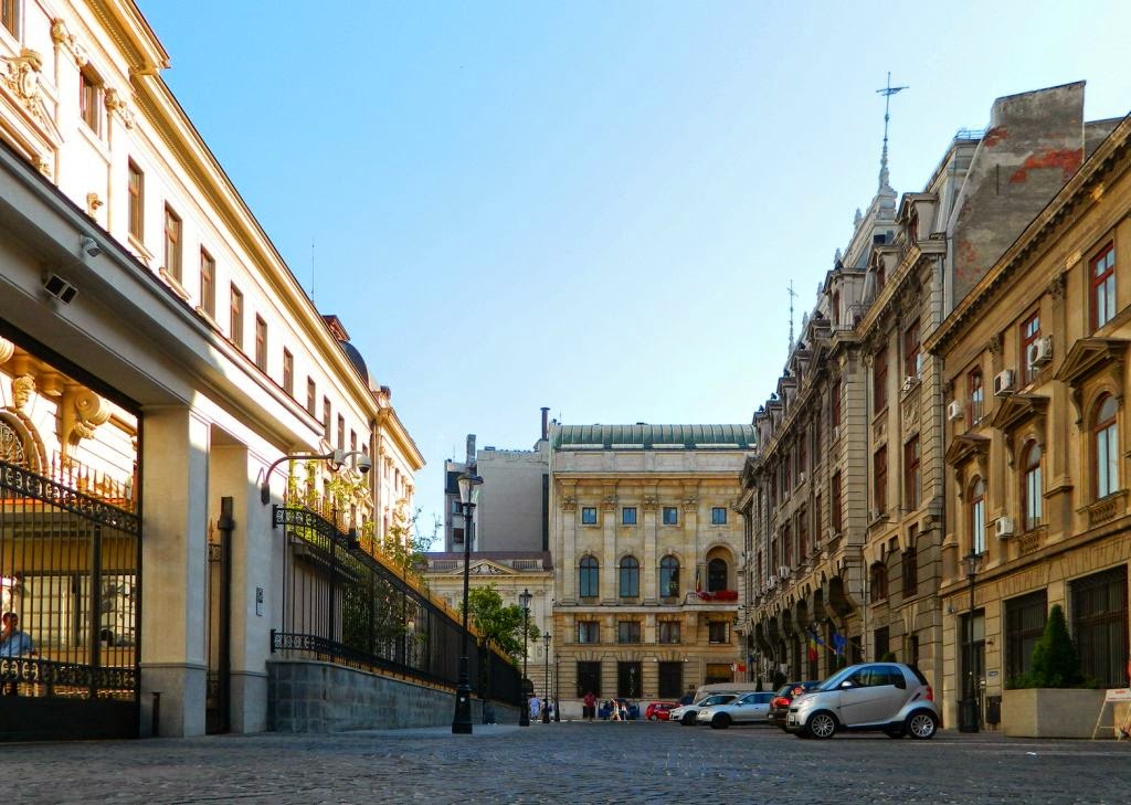 Turist în București: Strada Eugeniu Carada si Pasajul Macca ...