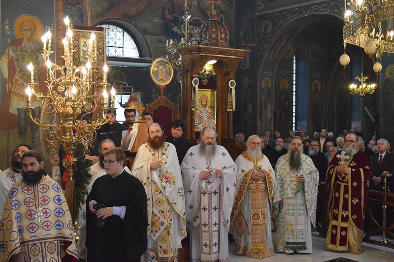 ΙΣΤΟΓΡΑΦΟΣ: ΠΛΕΙΑΣ ΑΡΧΙΕΡΕΩΝ ΚΑΙ ΠΛΗΘΟΣ ΠΙΣΤΩΝ ΣΤΑ ΟΝΟΜΑΣΤΗΡΙΑ ΤΟΥ ...