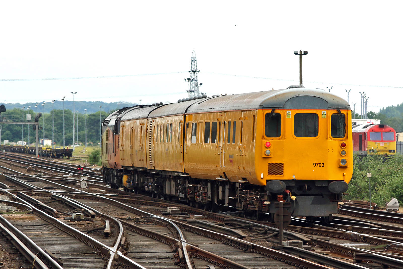 47s and other Classic Power at Southampton: 37175 departs from ...