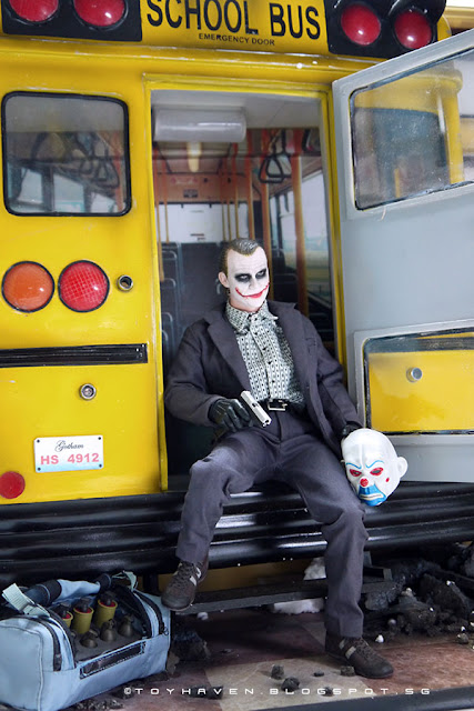 toyhaven: Red Diorama "I shot the bus driver" scene: Recreate opening ...