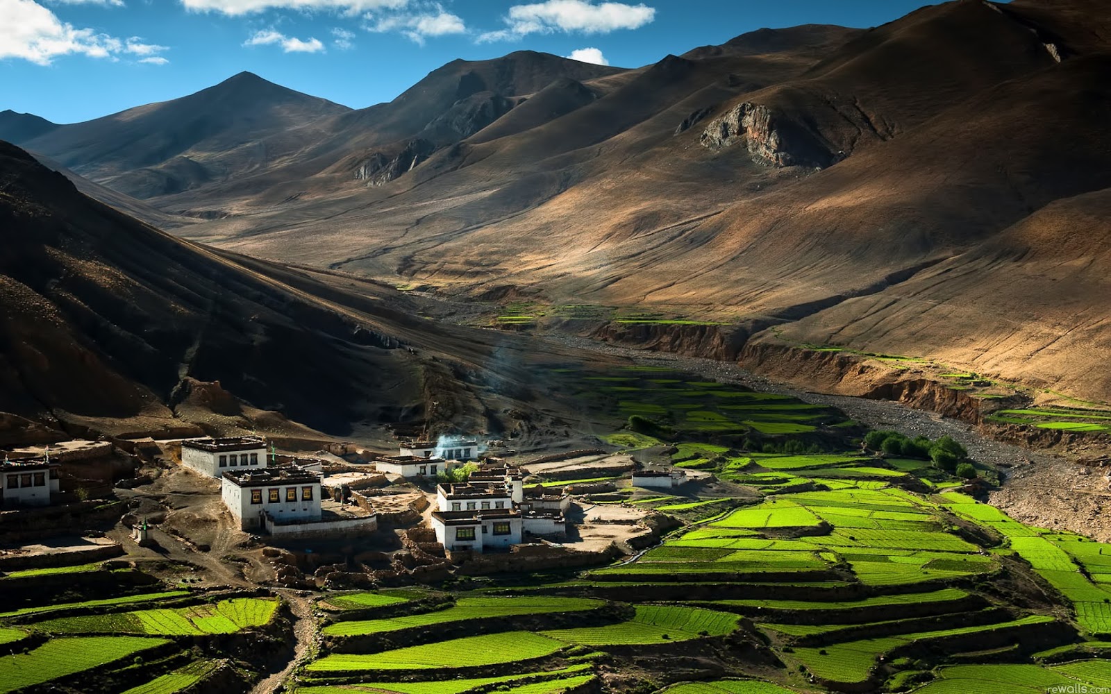 Traveleze: Enigmatic Eastern Tibet