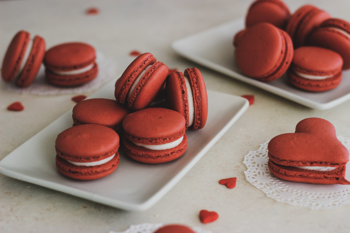 Red Velvet Macarons - Confessions of a Confectionista