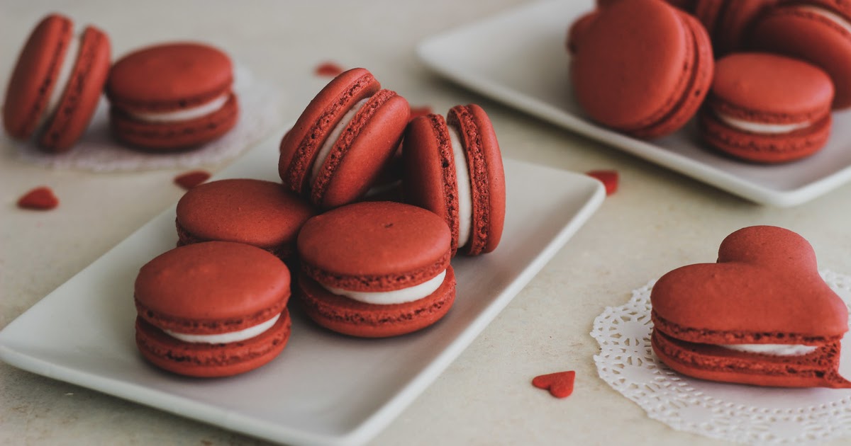 Red Velvet Macarons - Confessions of a Confectionista