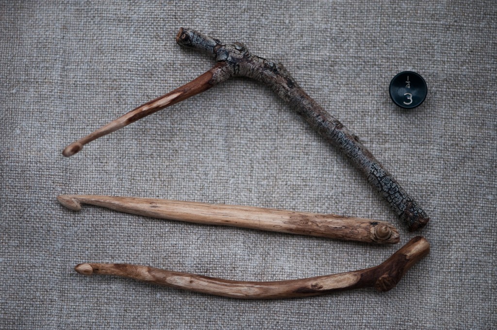 Las Teje y Maneje: CROCHET HOOKS FROM WOODEN STICKS