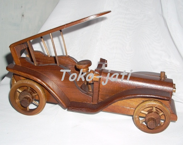 Kerajinan Kayu Jati: Miniatur Mobil