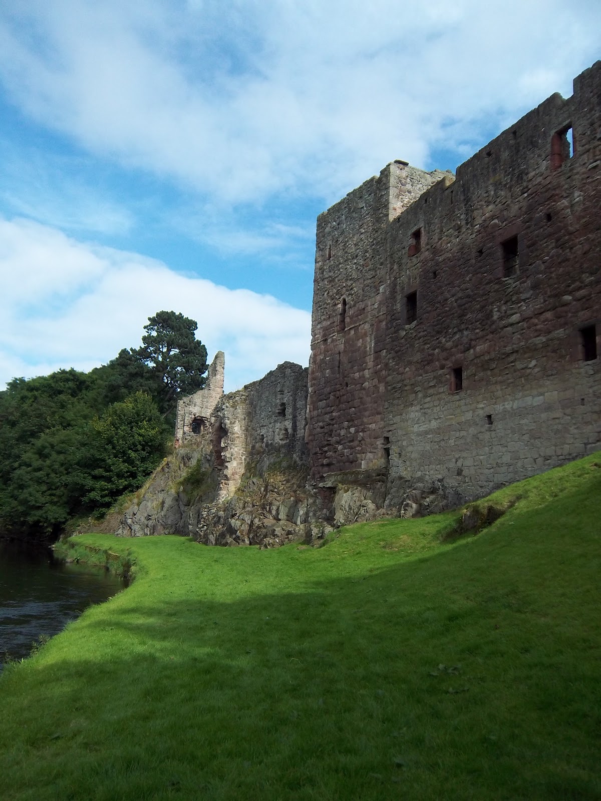 Professor Whitestick's Blog: Hailes Castle: East Lothian- Historic Scotland