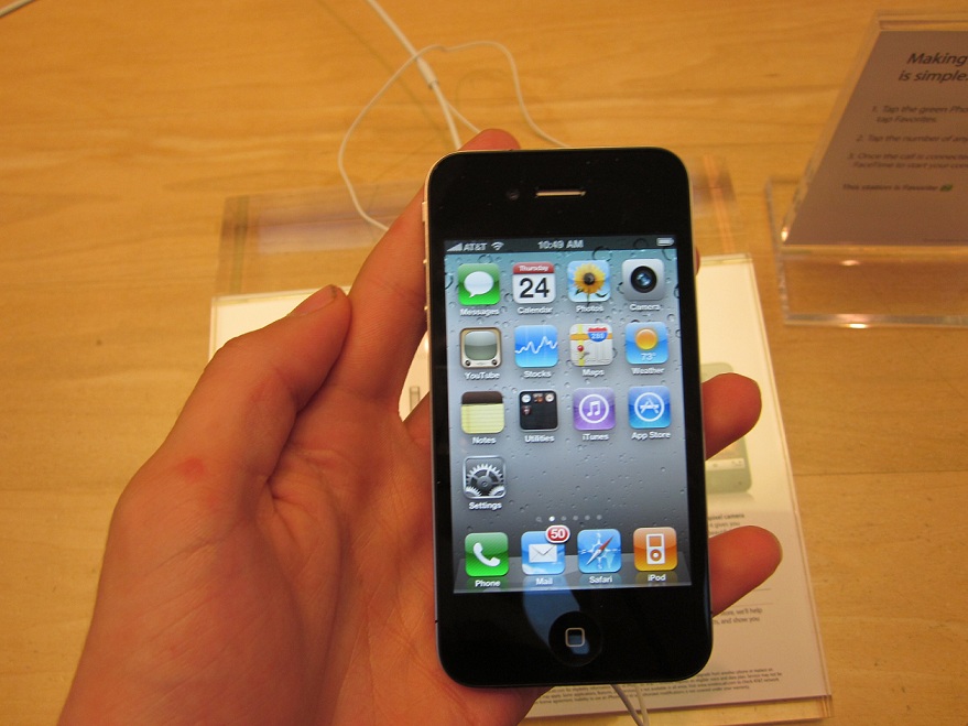 Apple iPhone 4 : Display Specifications and Other Features of the ...