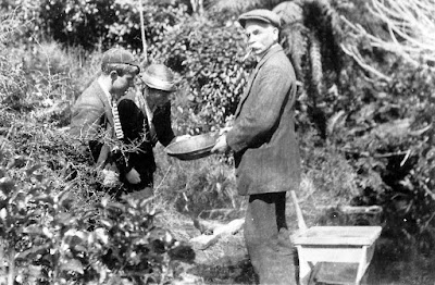 Tour Scotland: Old Photograph Panning For Gold Tyndrum Scotland