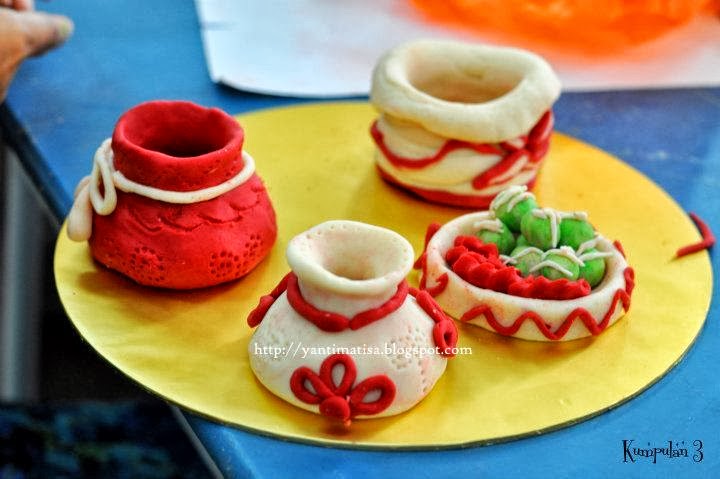 Dunia Seni Visual Sekolah Rendah: Kursus KSSR DSV Tahun 2 : Tembikar