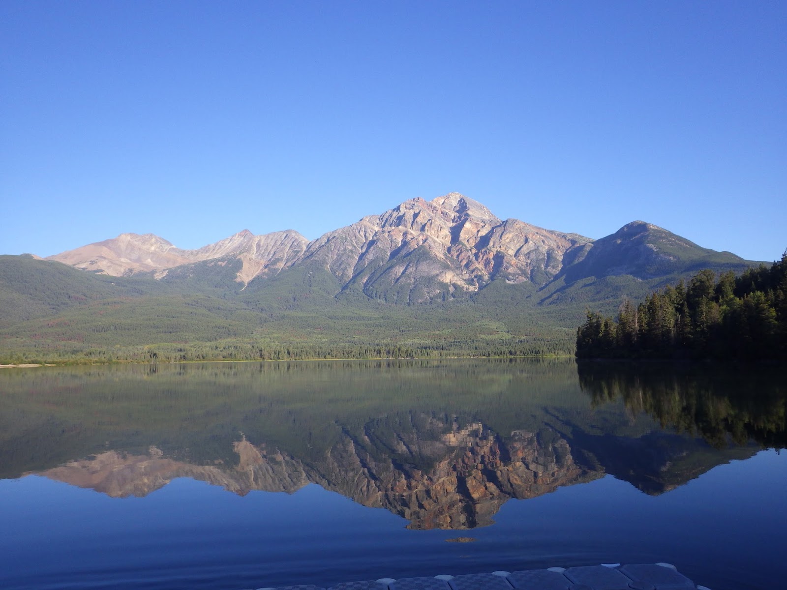 Dave'n'Kathy's Vagabond Blog: Hiking the Pyramid Lake Overlook Loop