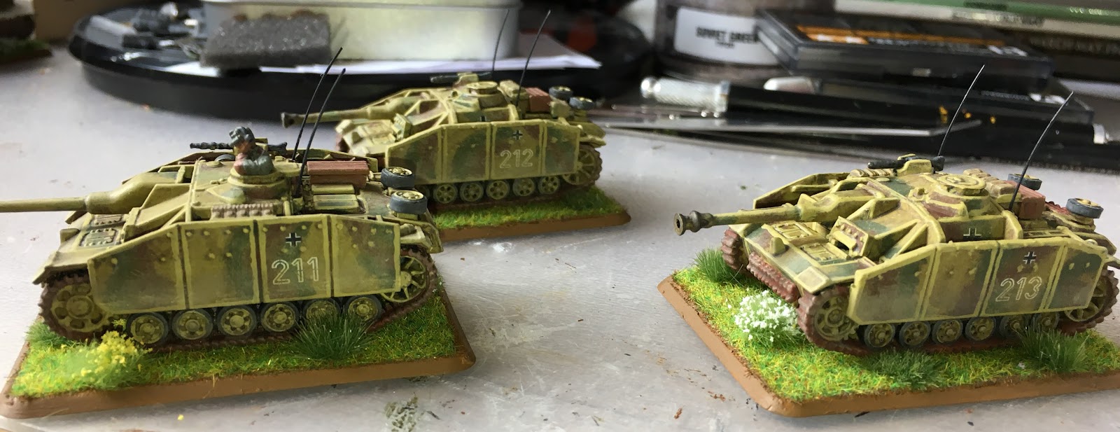 Mad Tin Hatter!: 15mm Tigers and StuG's Finished!