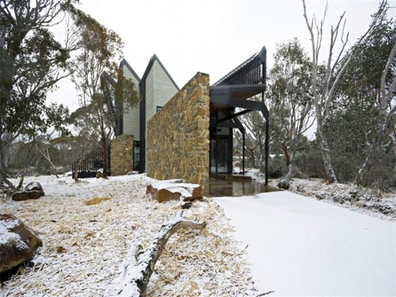 TECH HEIGHT: Moonlight House