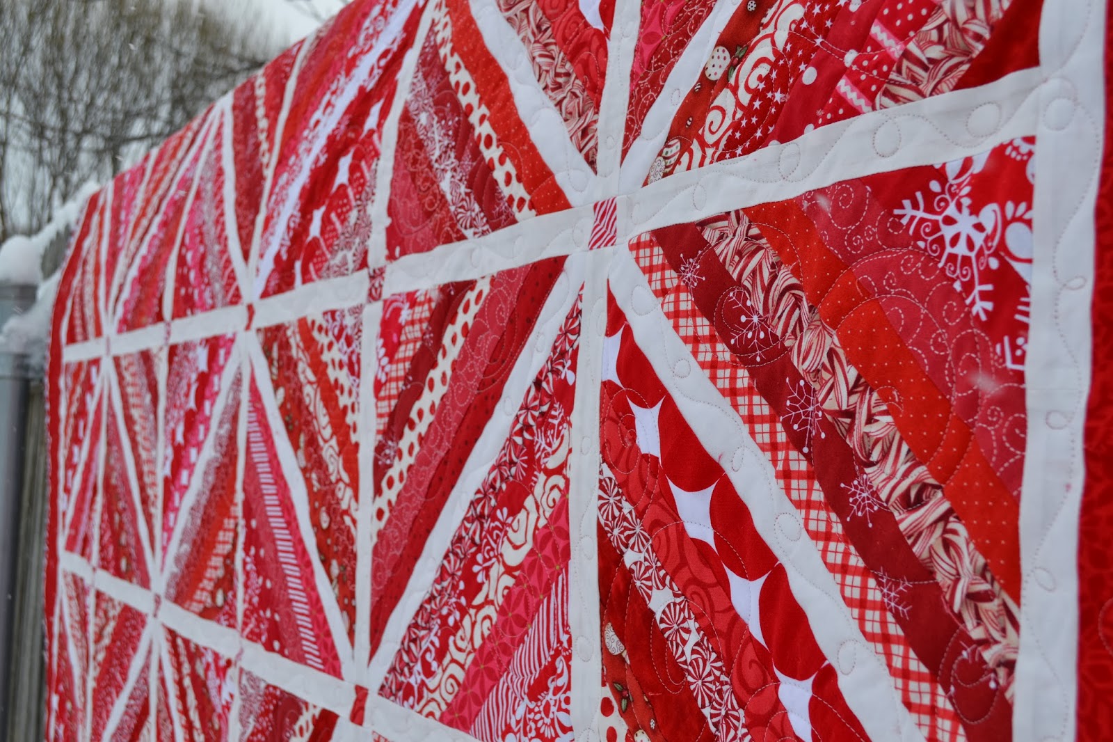 Porch Swing Quilts: Friday Finish: Red String Quilt!