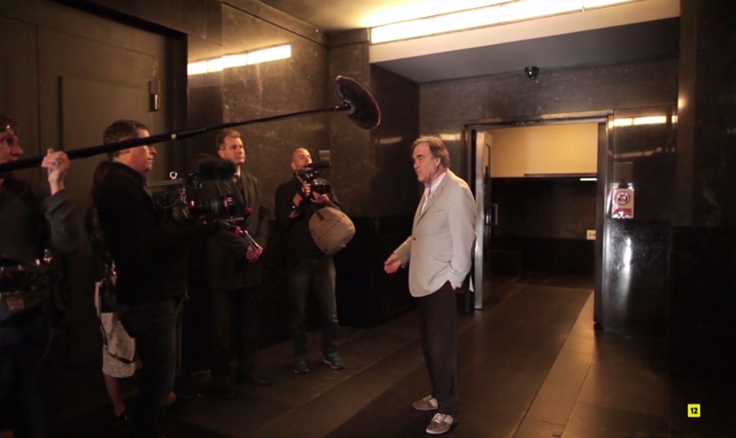 Moscú de la Revolución: Oliver Stone visita la tumba de John Reed en el ...