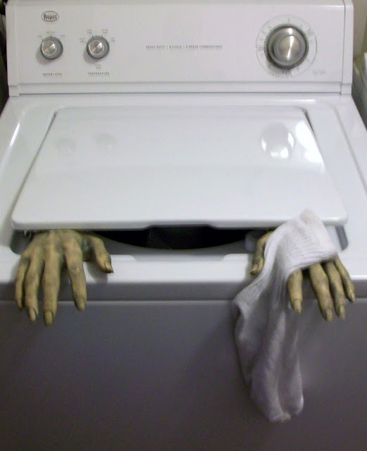 Something wicKED this way comes....: Zombies suck at cleaning.