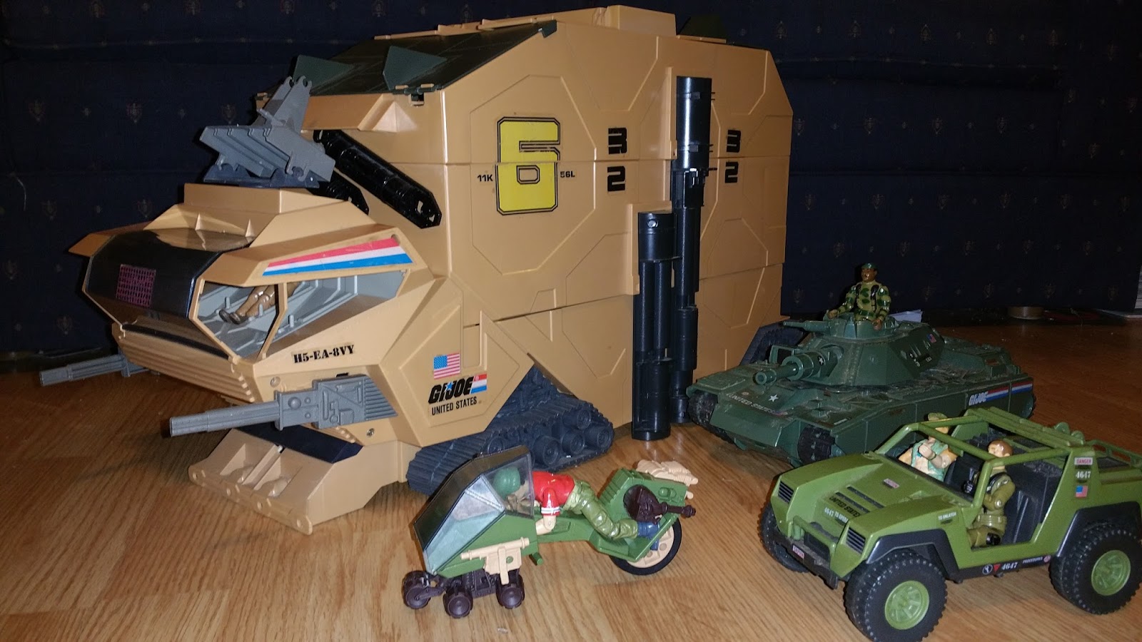 Neon Arcade: AWESOME PLAYSETS: G.I.JOE MOBILE COMMAND CENTER