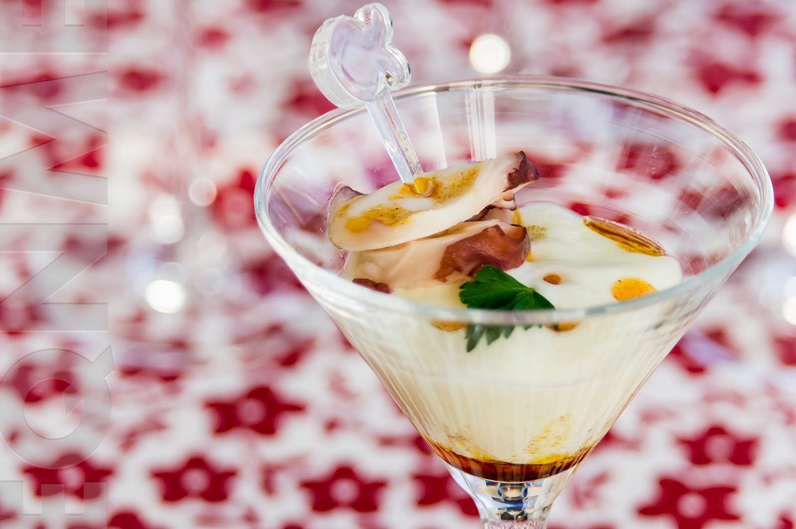 El que no mata, engreixa: Espuma de patata con pulpo al aceite de pimentón