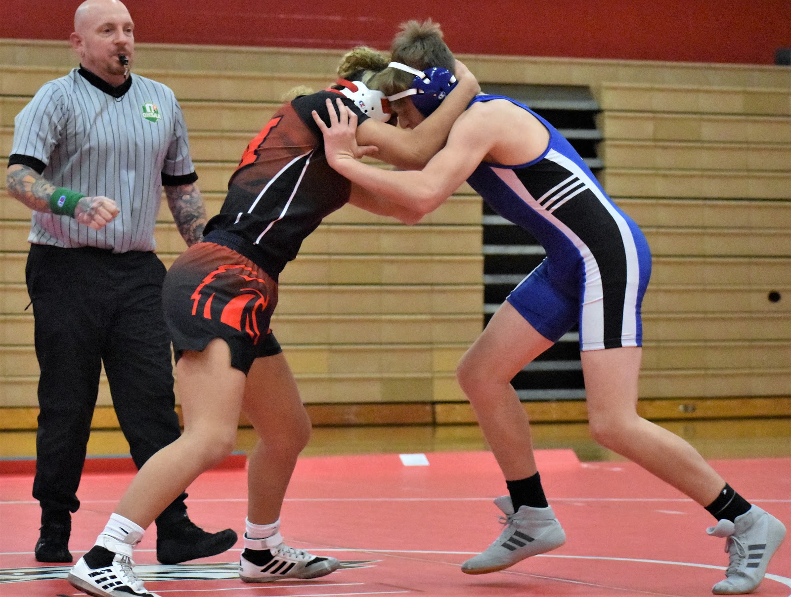 Men Wrestling Women: pinned him!