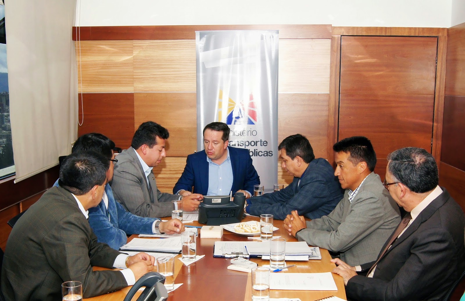 somosdelmismobarro: MTOP asfaltará calles de Tulcán y Julio Andrade