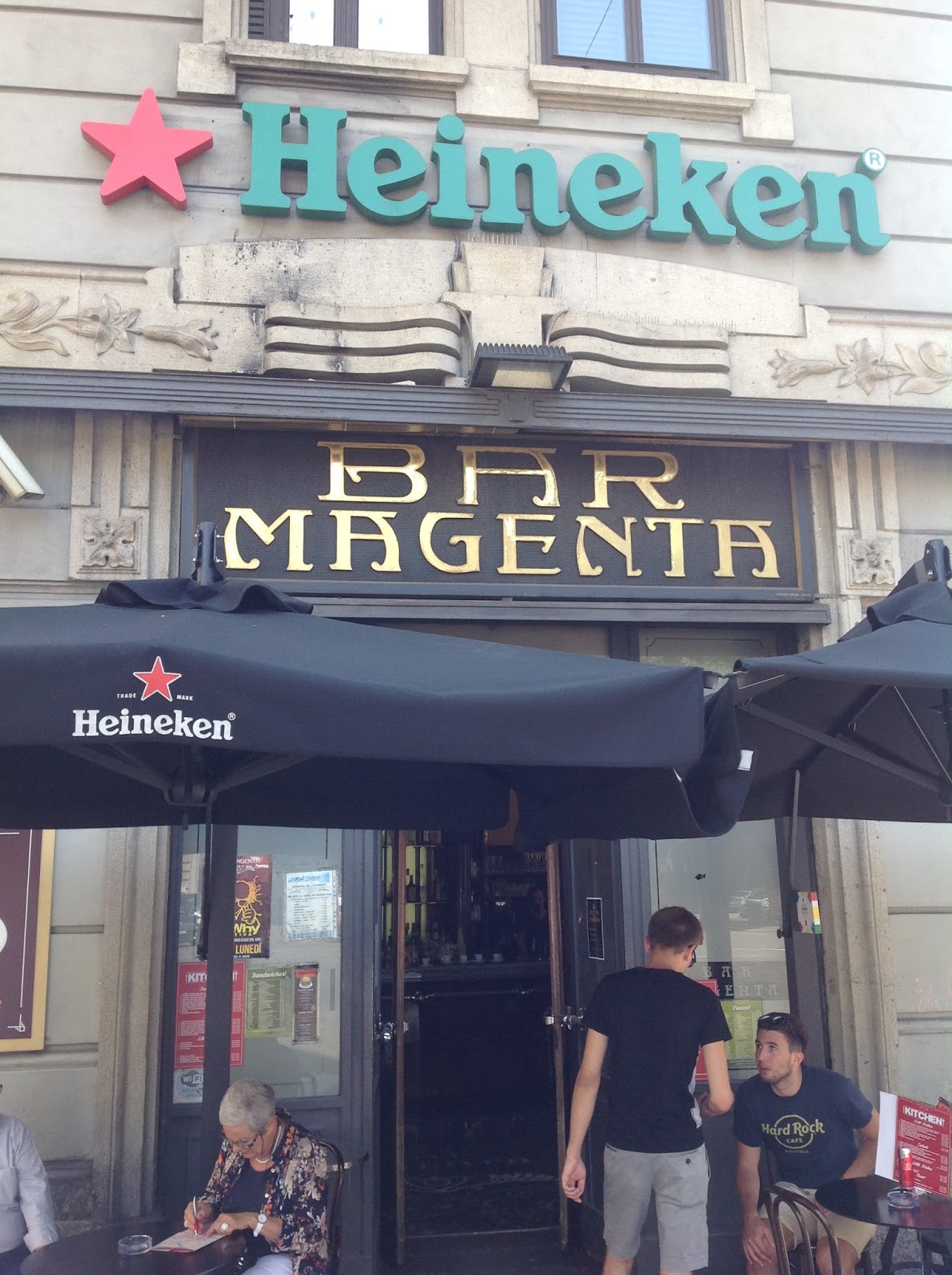 MILANO: BAR MAGENTA