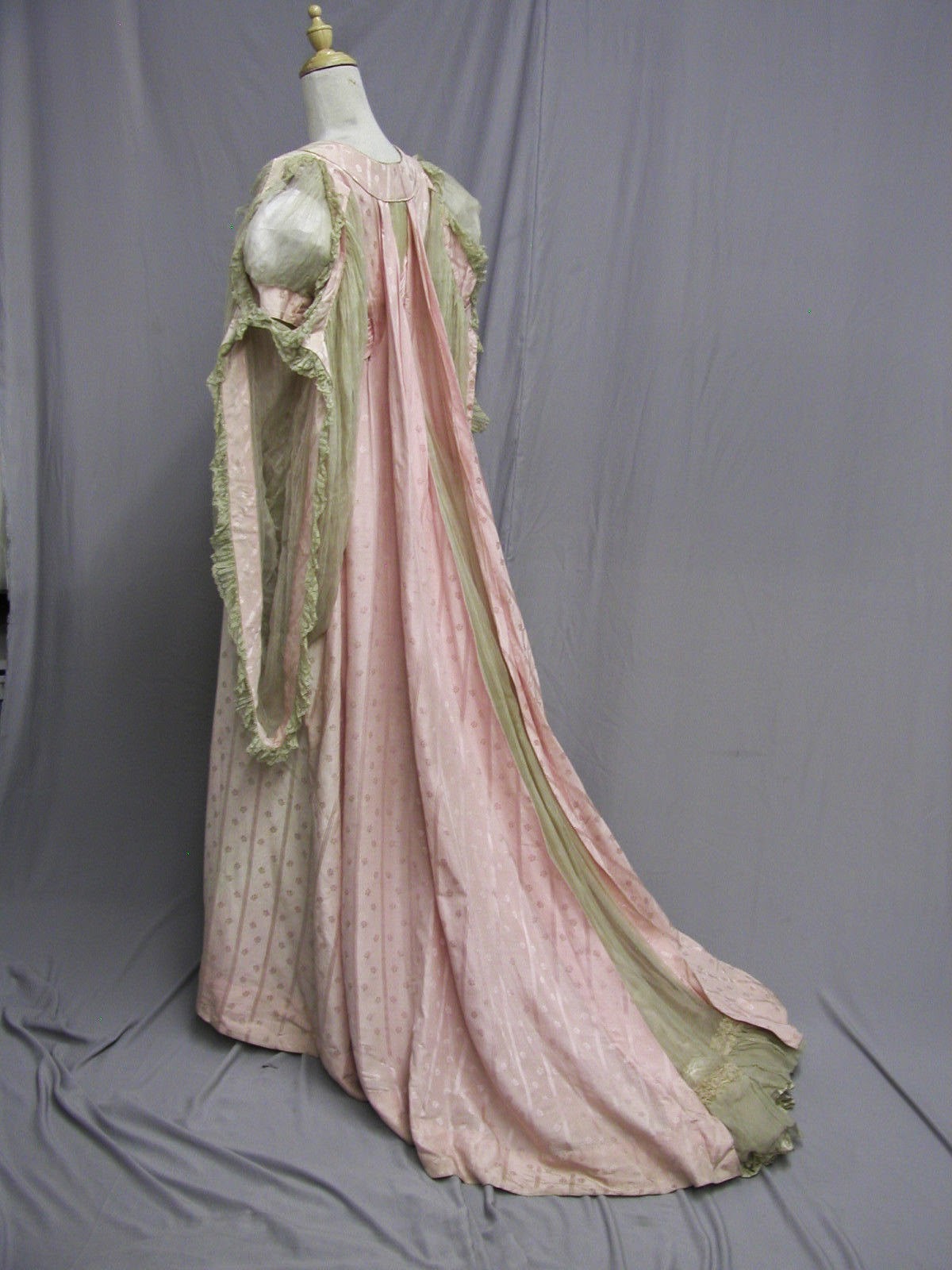 All The Pretty Dresses: Edwardian Tea Gown