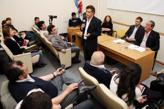 español: "Panel de discusion"