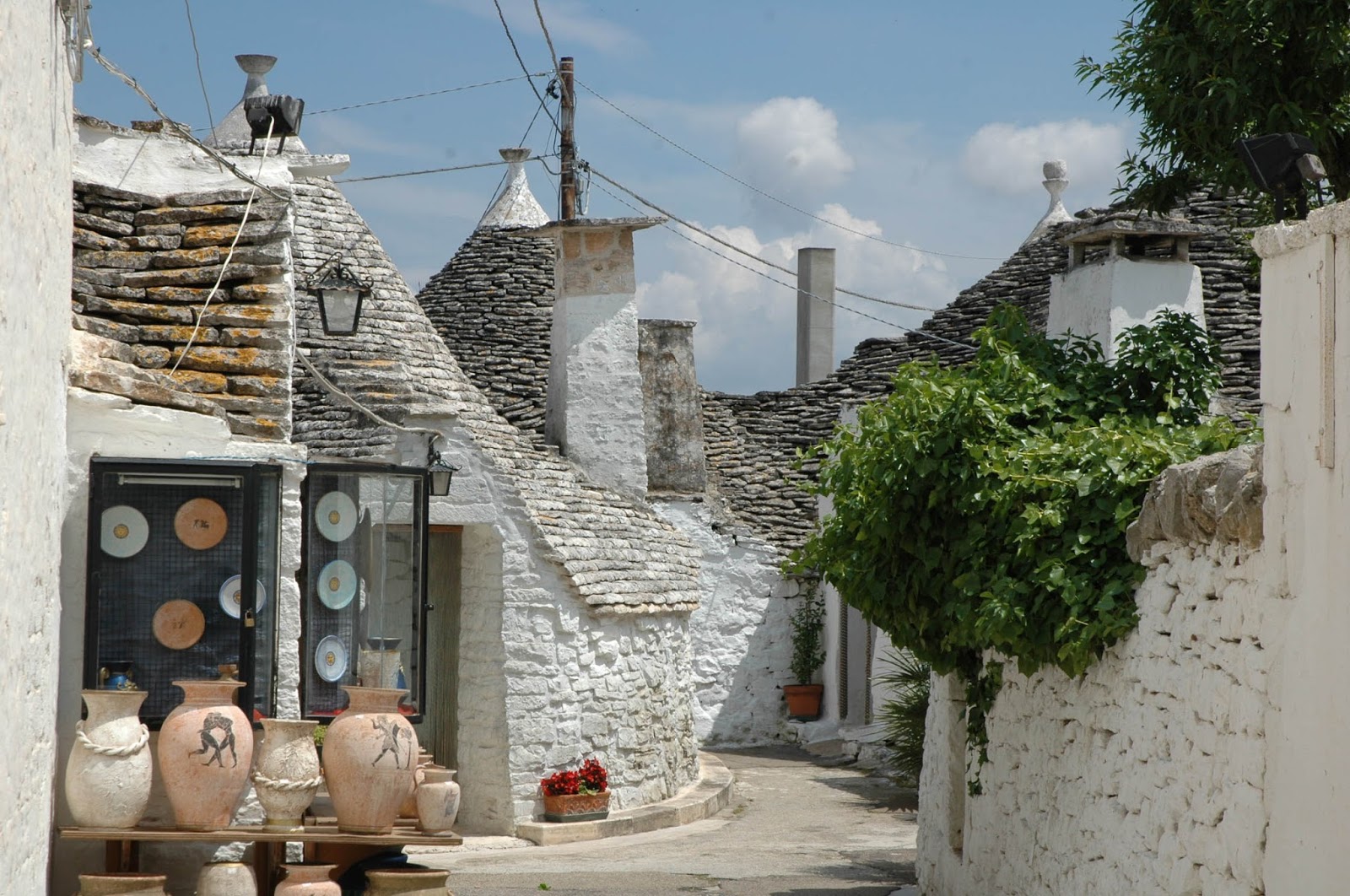Let's travel the world!: Alberobello! The Capital of the Trulli.