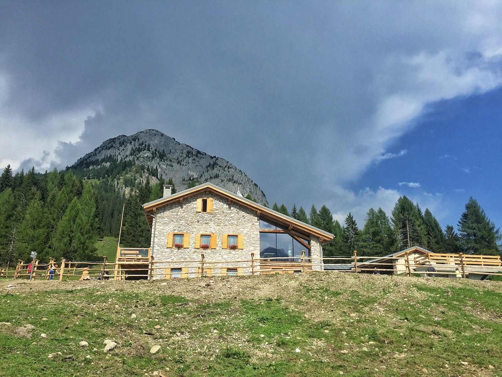 chiediloalladani: MALGA MARAIA: IL BOSCO INCANTATO CHE GUARDA IL SORAPISS
