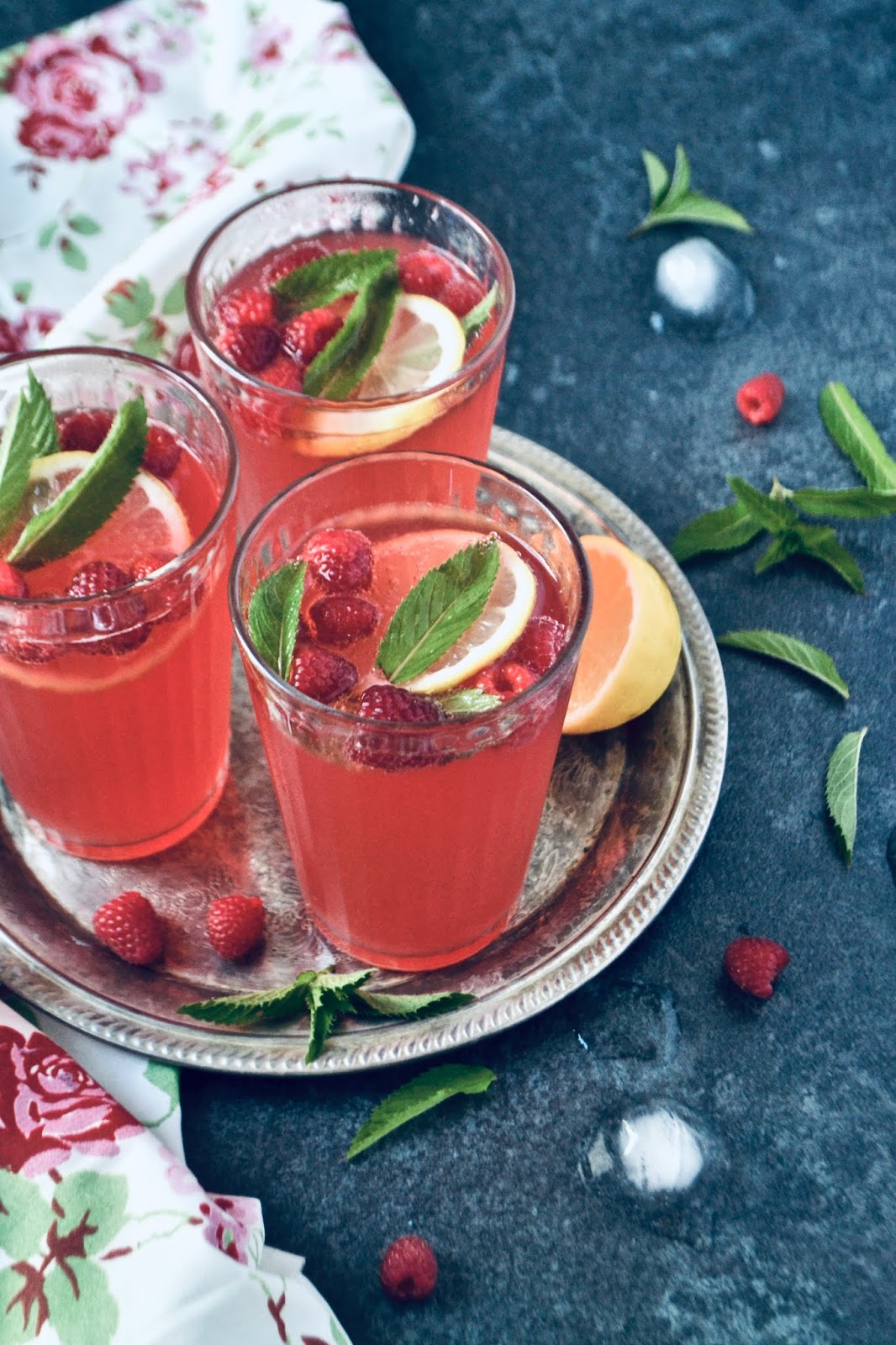 Lemoniada malinowa z mieta.