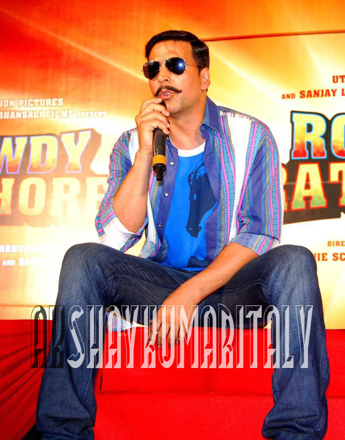 Akshay Kumar Italy: Akshay Kumar at Rowdy Rathore trailer launch on ...