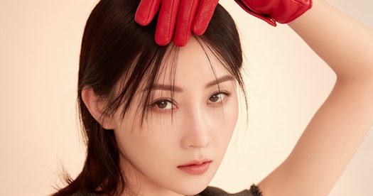 China Entertainment News: Actress Lin Peng poses for photo shoot