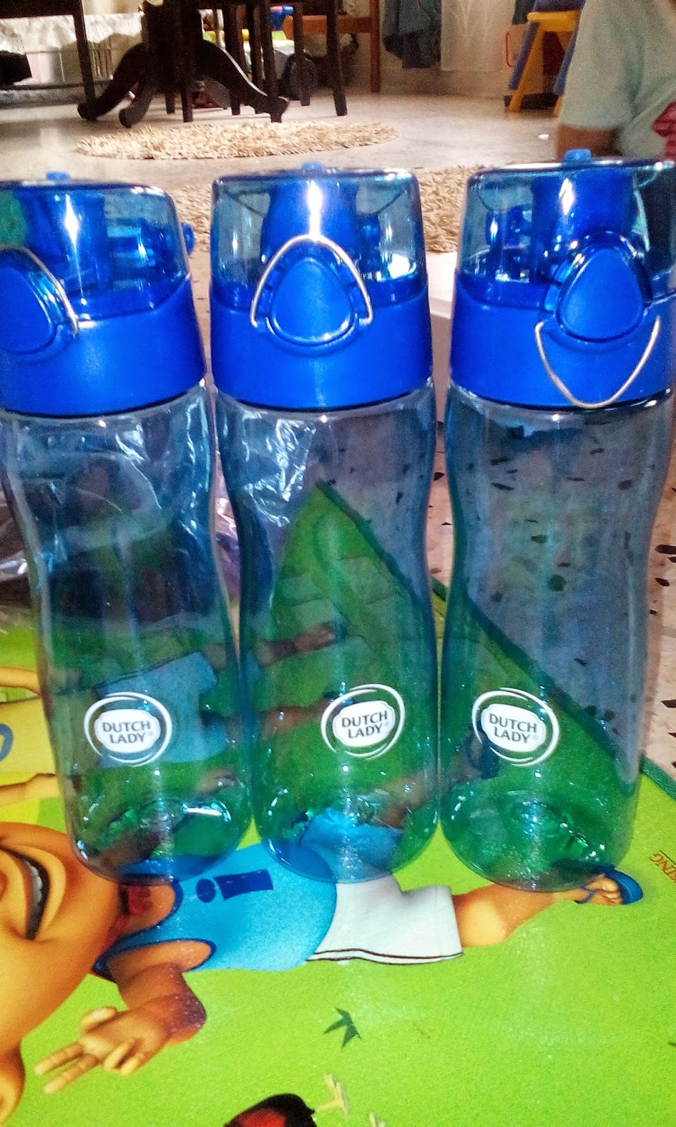 Aku, Dia dan Kamu: Beg Sekolah & Botol Air dari Dutch Lady