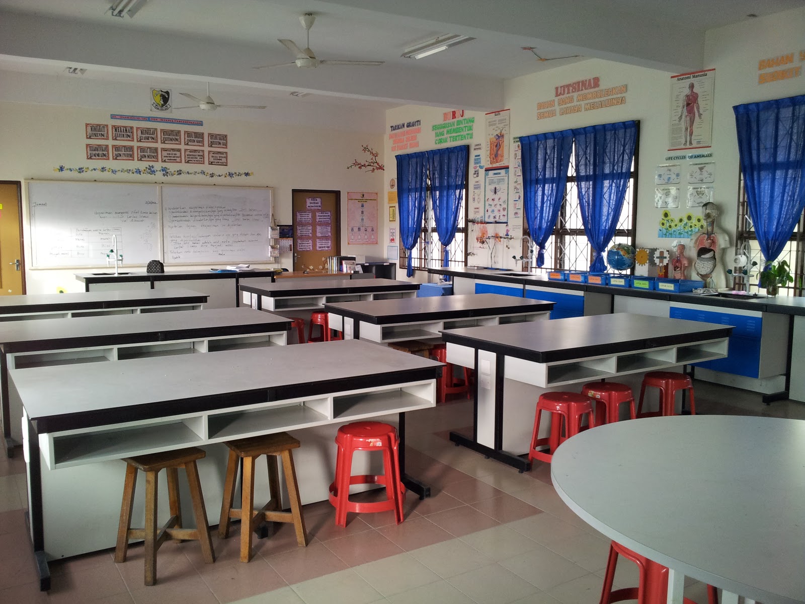 SERONOKNYA SAINS: Bilik Sains SKMJ