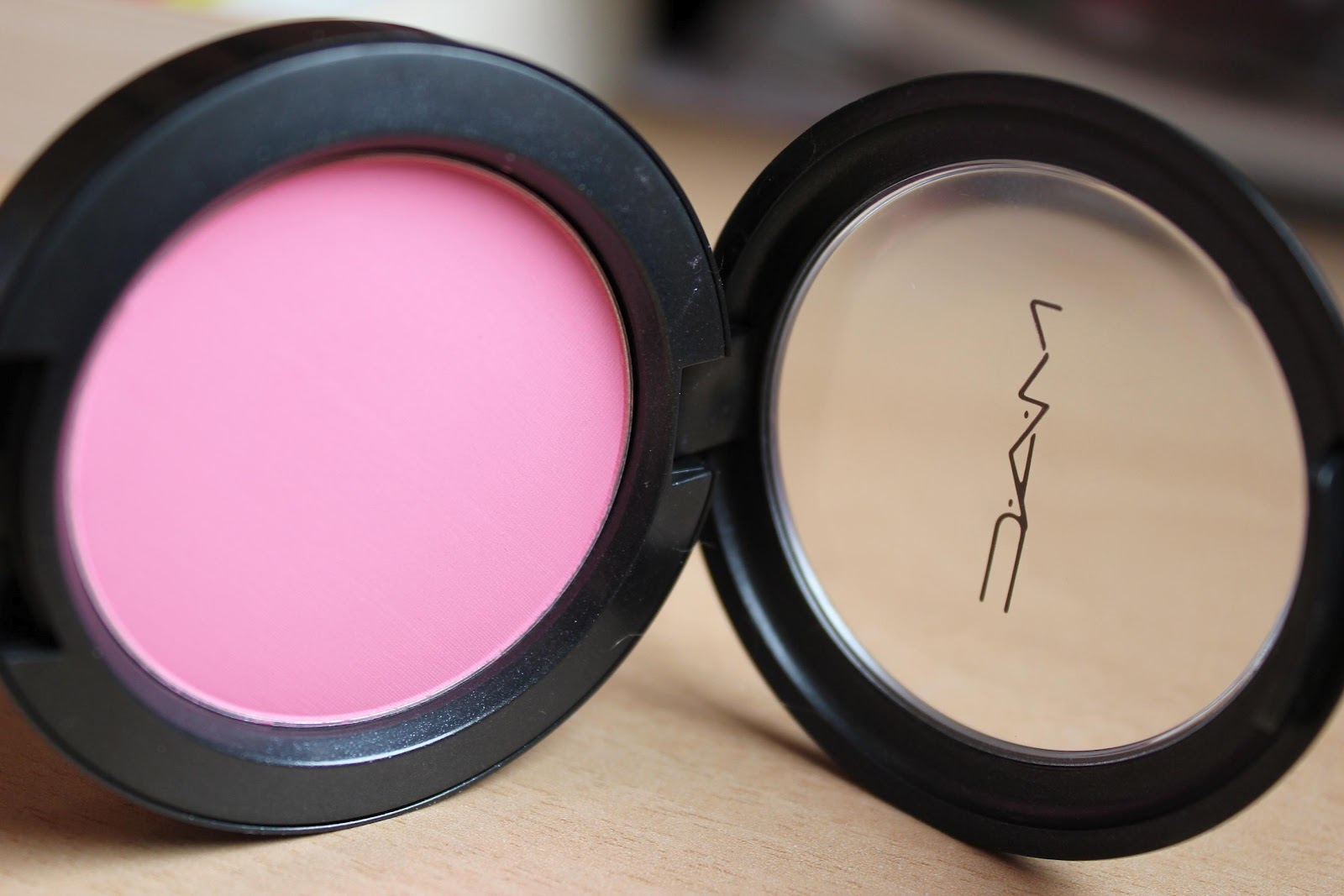 Girly Frame: Pink Swoon by MAC: review + swatch