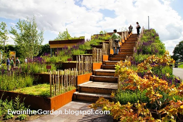 Ewa in the Garden: Giant pyramid garden and freemasonry...