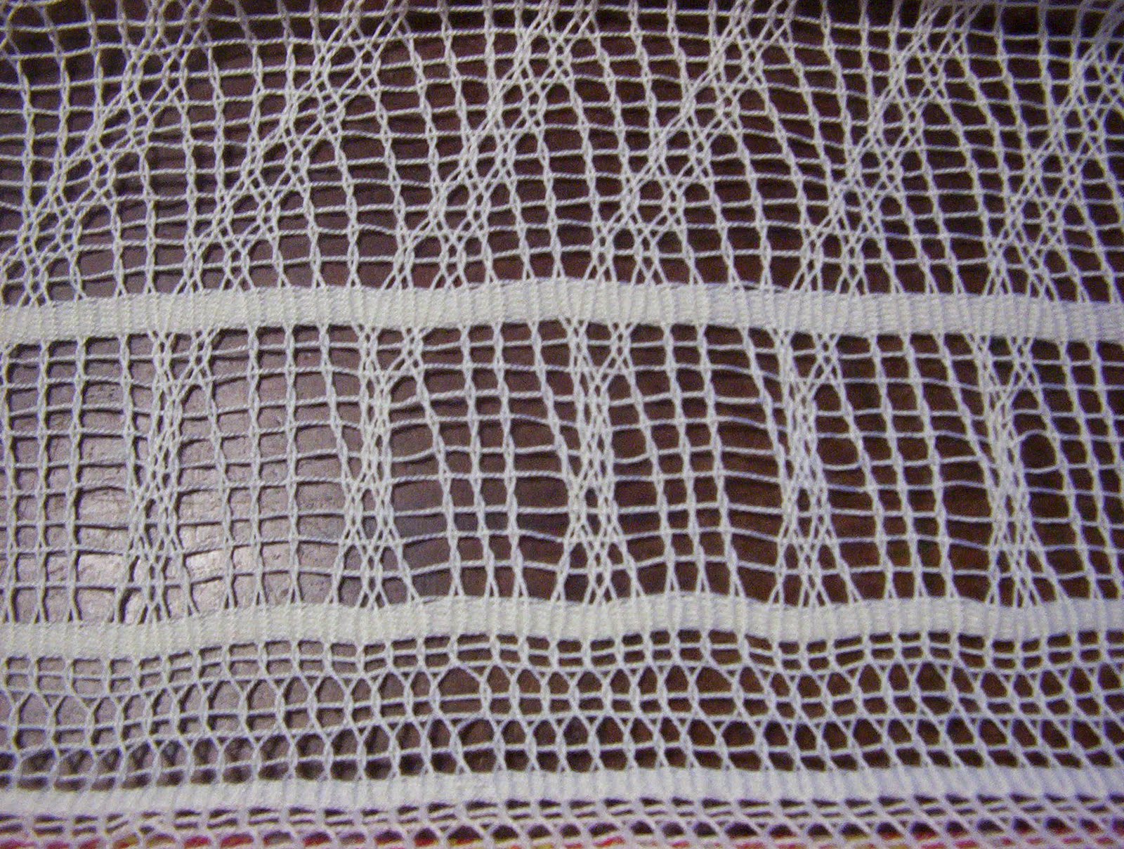 de la Tierra el Origen, de la Luz el Color: Arte Textil para las ventanas.